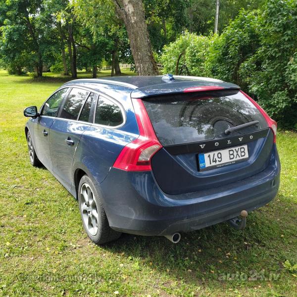 Blue Volvo V60 2012 in Tallinn, with an engine capacity of 2.00 L and mileage of 308 thousand km for 5500 €, photo 4 on AUTOMOTO.COM.LV