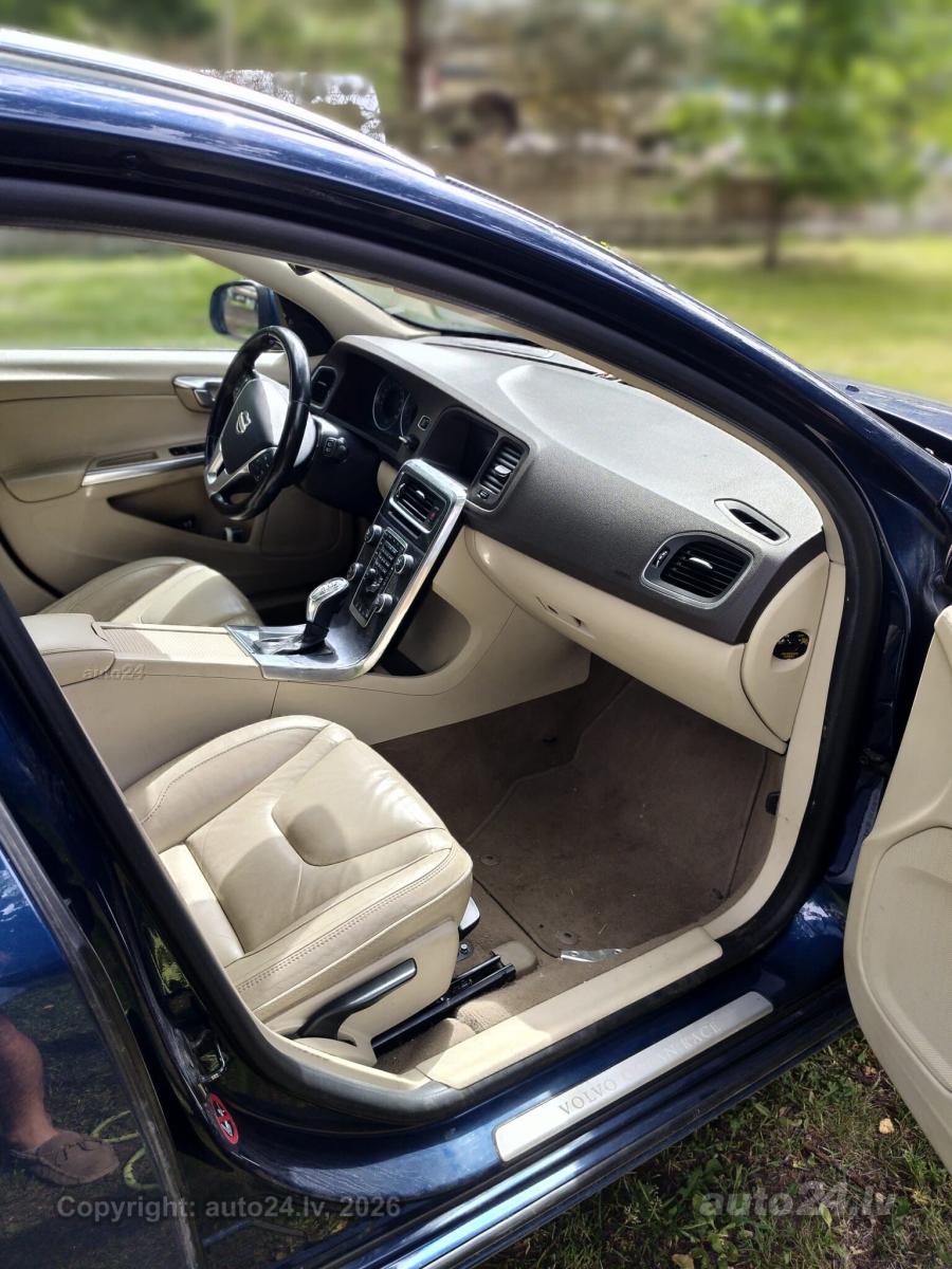 Blue Volvo V60 2012 in Tallinn, with an engine capacity of 2.00 L and mileage of 308 thousand km for 5500 €, photo 6 on AUTOMOTO.COM.LV