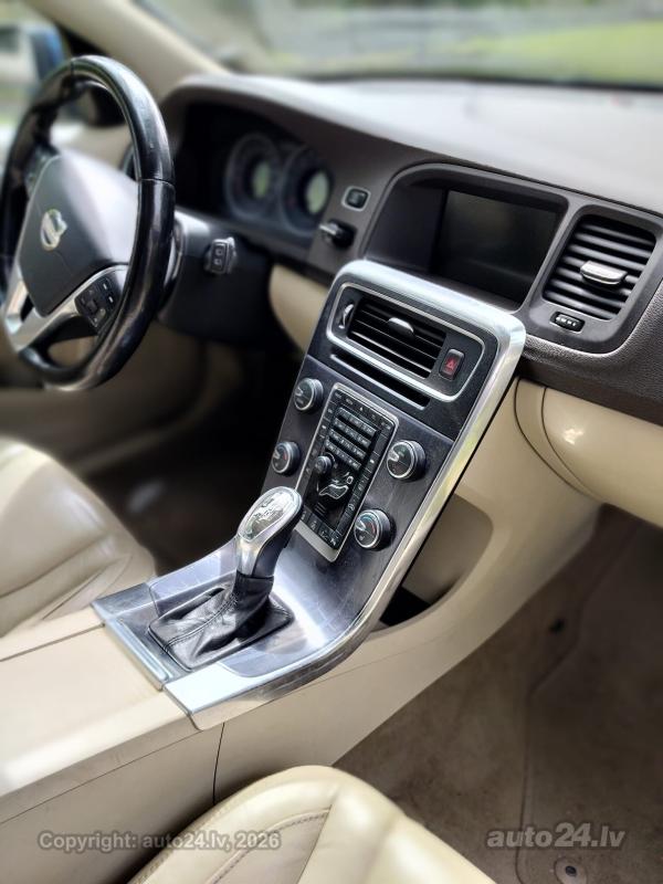 Blue Volvo V60 2012 in Tallinn, with an engine capacity of 2.00 L and mileage of 308 thousand km for 5500 €, photo 6 on AUTOMOTO.COM.LV