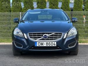 Blue Volvo V60 2012 in Jelgava, with an engine capacity of 2.00 L and mileage of 0 thousand km for 6490 €, photo 3 on AUTOMOTO.COM.LV