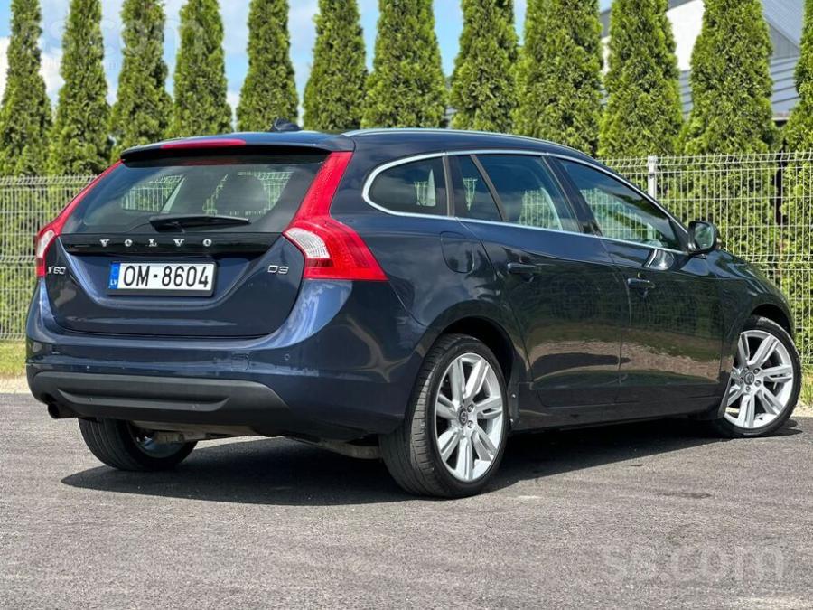Blue Volvo V60 2012 in Jelgava, with an engine capacity of 2.00 L and mileage of 0 thousand km for 6490 €, photo 5 on AUTOMOTO.COM.LV