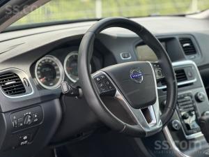 Blue Volvo V60 2012 in Jelgava, with an engine capacity of 2.00 L and mileage of 0 thousand km for 6490 €, photo 8 on AUTOMOTO.COM.LV