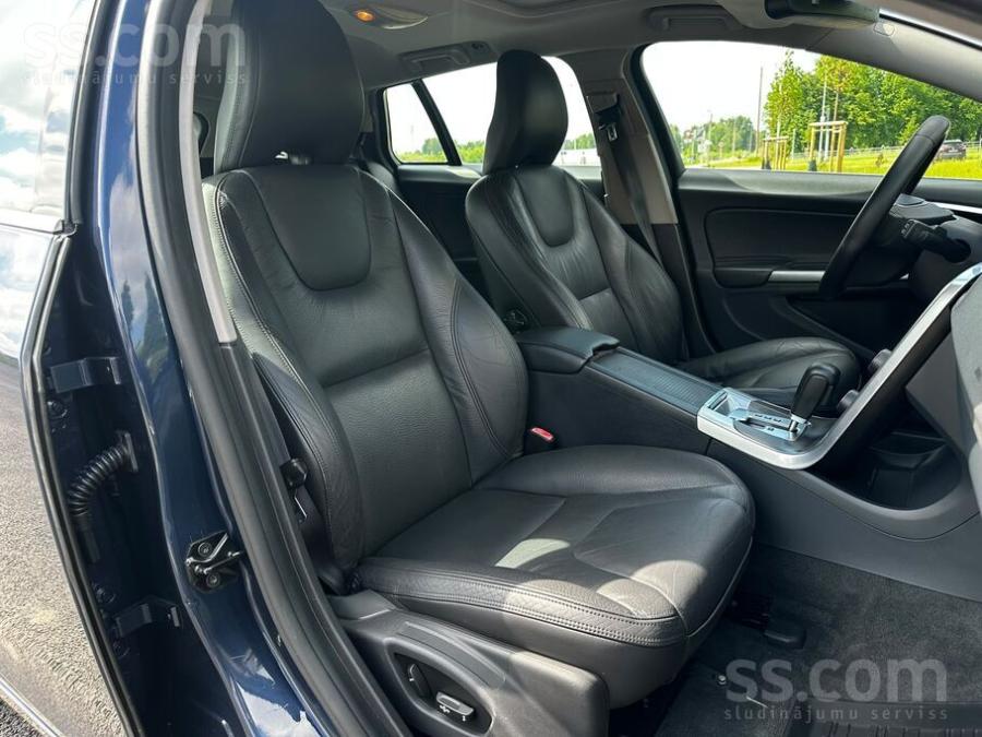 Blue Volvo V60 2012 in Jelgava, with an engine capacity of 2.00 L and mileage of 0 thousand km for 6490 €, photo 10 on AUTOMOTO.COM.LV
