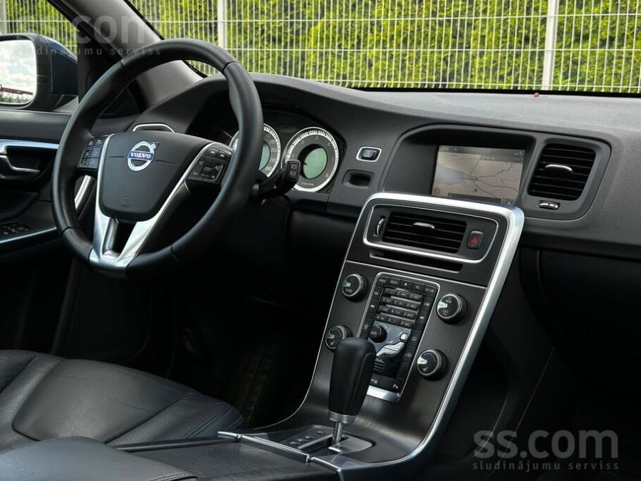 Blue Volvo V60 2012 in Jelgava, with an engine capacity of 2.00 L and mileage of 0 thousand km for 6490 €, photo 11 on AUTOMOTO.COM.LV