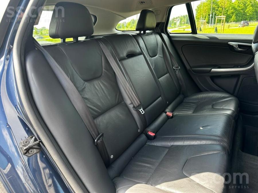 Blue Volvo V60 2012 in Jelgava, with an engine capacity of 2.00 L and mileage of 0 thousand km for 6490 €, photo 14 on AUTOMOTO.COM.LV