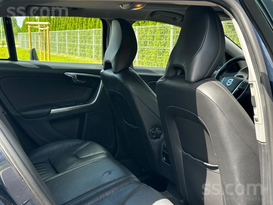 Blue Volvo V60 2012 in Jelgava, with an engine capacity of 2.00 L and mileage of 0 thousand km for 6490 €, photo 15 on AUTOMOTO.COM.LV