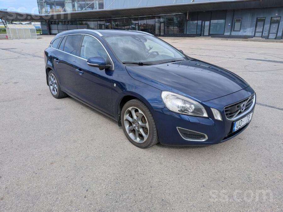 Zils Volvo V60 2012 Rīga, ar dzinēja tilpumu 2.40 L un nobraukumu 308 tūkst. km par 5500 €, foto 3 vietnē AUTOMOTO.COM.LV