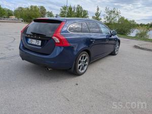Zils Volvo V60 2012 Rīga, ar dzinēja tilpumu 2.40 L un nobraukumu 308 tūkst. km par 5500 €, foto 5 vietnē AUTOMOTO.COM.LV