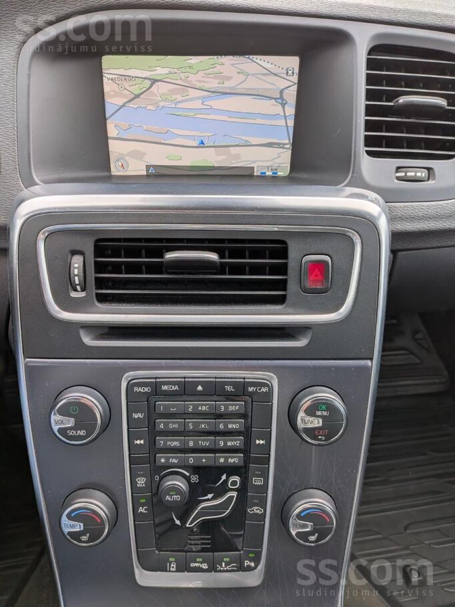 Zils Volvo V60 2012 Rīga, ar dzinēja tilpumu 2.40 L un nobraukumu 308 tūkst. km par 5500 €, foto 8 vietnē AUTOMOTO.COM.LV