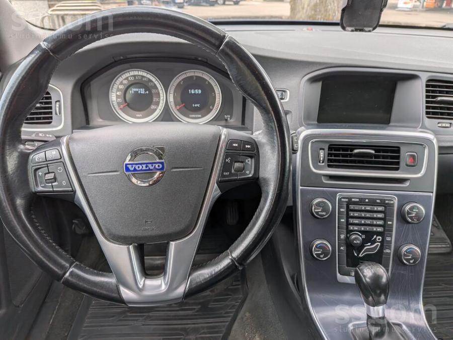 Zils Volvo V60 2012 Rīga, ar dzinēja tilpumu 2.40 L un nobraukumu 308 tūkst. km par 5500 €, foto 10 vietnē AUTOMOTO.COM.LV