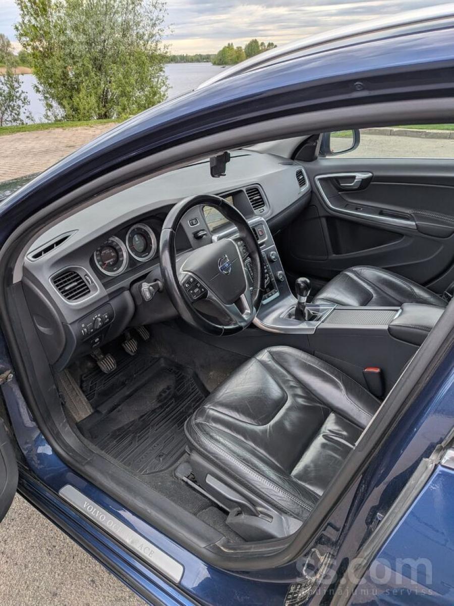 Zils Volvo V60 2012 Rīga, ar dzinēja tilpumu 2.40 L un nobraukumu 308 tūkst. km par 5500 €, foto 11 vietnē AUTOMOTO.COM.LV