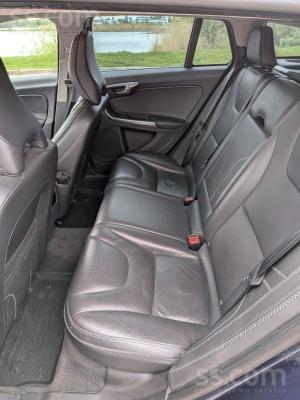 Zils Volvo V60 2012 Rīga, ar dzinēja tilpumu 2.40 L un nobraukumu 308 tūkst. km par 5500 €, foto 12 vietnē AUTOMOTO.COM.LV