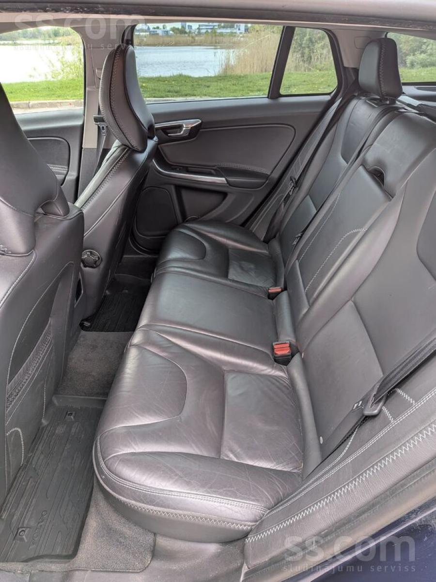 Zils Volvo V60 2012 Rīga, ar dzinēja tilpumu 2.40 L un nobraukumu 308 tūkst. km par 5500 €, foto 12 vietnē AUTOMOTO.COM.LV