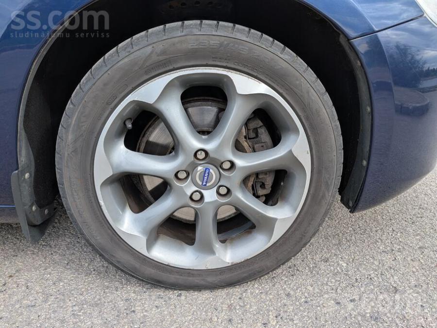 Zils Volvo V60 2012 Rīga, ar dzinēja tilpumu 2.40 L un nobraukumu 308 tūkst. km par 5500 €, foto 17 vietnē AUTOMOTO.COM.LV