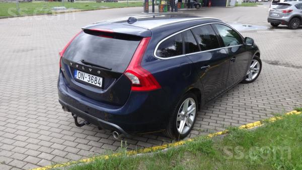 Zils Volvo V60 2012 Jūrmala, ar dzinēja tilpumu 2.00 L un nobraukumu 297 tūkst. km par 6290 €, foto 5 vietnē AUTOMOTO.COM.LV