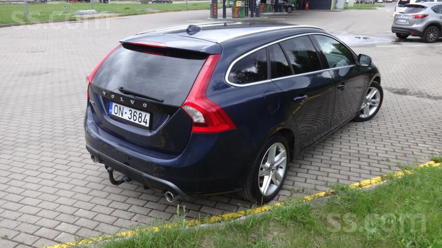 Blue Volvo V60 2012 in Jurmala, with an engine capacity of 2.00 L and mileage of 297 thousand km for 6290 €, photo 6 on AUTOMOTO.COM.LV
