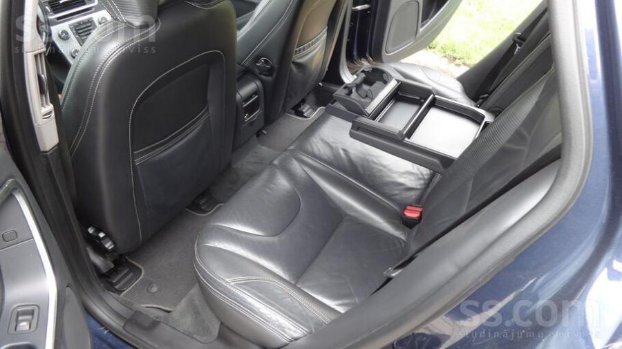 Blue Volvo V60 2012 in Jurmala, with an engine capacity of 2.00 L and mileage of 297 thousand km for 6290 €, photo 9 on AUTOMOTO.COM.LV