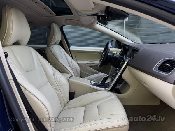 Blue Volvo V60 2012 in Tallinn, with an engine capacity of 2.00 L and mileage of 308 thousand km for 6399 €, photo 5 on AUTOMOTO.COM.LV