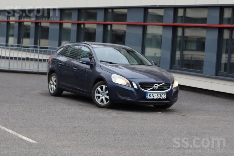 Blue Volvo V60 2012 in Riga, with an engine capacity of 1.60 L and mileage of 379 thousand km for 3380 €, photo 1 on AUTOMOTO.COM.LV