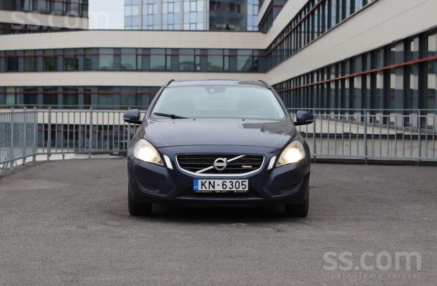 Blue Volvo V60 2012 in Riga, with an engine capacity of 1.60 L and mileage of 379 thousand km for 3380 €, photo 3 on AUTOMOTO.COM.LV