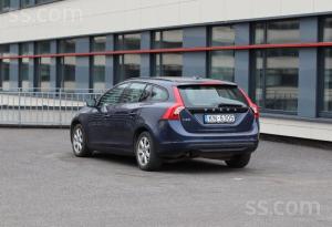 Blue Volvo V60 2012 in Riga, with an engine capacity of 1.60 L and mileage of 379 thousand km for 3380 €, photo 5 on AUTOMOTO.COM.LV