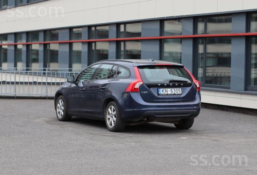 Blue Volvo V60 2012 in Riga, with an engine capacity of 1.60 L and mileage of 379 thousand km for 3380 €, photo 5 on AUTOMOTO.COM.LV