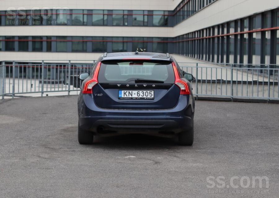 Blue Volvo V60 2012 in Riga, with an engine capacity of 1.60 L and mileage of 379 thousand km for 3380 €, photo 6 on AUTOMOTO.COM.LV