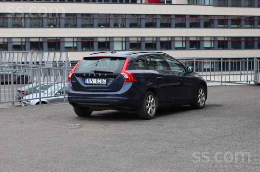 Blue Volvo V60 2012 in Riga, with an engine capacity of 1.60 L and mileage of 379 thousand km for 3380 €, photo 7 on AUTOMOTO.COM.LV