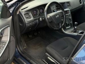 Blue Volvo V60 2012 in Riga, with an engine capacity of 1.60 L and mileage of 379 thousand km for 3380 €, photo 8 on AUTOMOTO.COM.LV