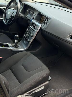 Blue Volvo V60 2012 in Riga, with an engine capacity of 1.60 L and mileage of 379 thousand km for 3380 €, photo 9 on AUTOMOTO.COM.LV