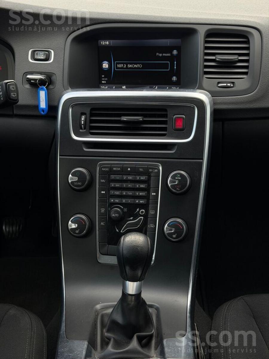 Blue Volvo V60 2012 in Riga, with an engine capacity of 1.60 L and mileage of 379 thousand km for 3380 €, photo 13 on AUTOMOTO.COM.LV