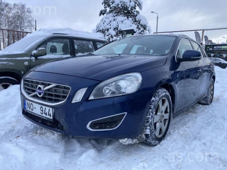 Zils Volvo V60 2012 Rīga, ar dzinēja tilpumu 1.60 L un nobraukumu 295 tūkst. km par 7300 €, foto 1 vietnē AUTOMOTO.COM.LV
