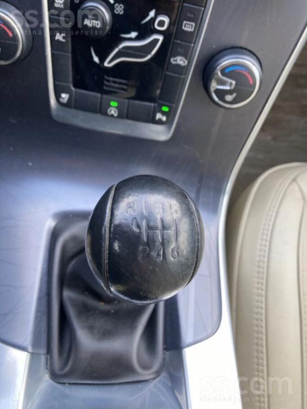 Zils Volvo V60 2012 Rīga, ar dzinēja tilpumu 1.60 L un nobraukumu 295 tūkst. km par 7300 €, foto 8 vietnē AUTOMOTO.COM.LV