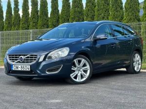 Zils Volvo V60 2012 Jelgava, ar dzinēja tilpumu 2.00 L un nobraukumu 304 tūkst. km par 6490 €, foto  vietnē AUTOMOTO.COM.LV
