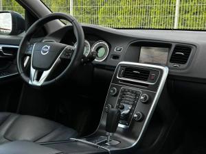 Blue Volvo V60 2012 in Jelgava, with an engine capacity of 2.00 L and mileage of 304 thousand km for 6490 €, photo 8 on AUTOMOTO.COM.LV