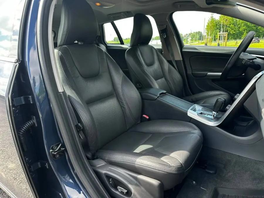 Blue Volvo V60 2012 in Jelgava, with an engine capacity of 2.00 L and mileage of 304 thousand km for 6490 €, photo 10 on AUTOMOTO.COM.LV