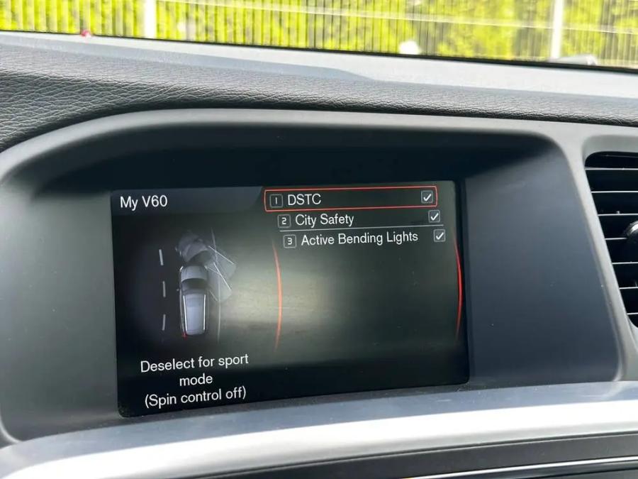 Blue Volvo V60 2012 in Jelgava, with an engine capacity of 2.00 L and mileage of 304 thousand km for 6490 €, photo 17 on AUTOMOTO.COM.LV