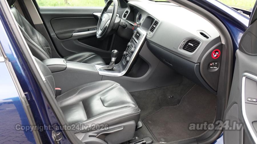 Zils Volvo V60 2012 Tartu, ar dzinēja tilpumu 1.60 L un nobraukumu 185 tūkst. km par 7790 €, foto 4 vietnē AUTOMOTO.COM.LV