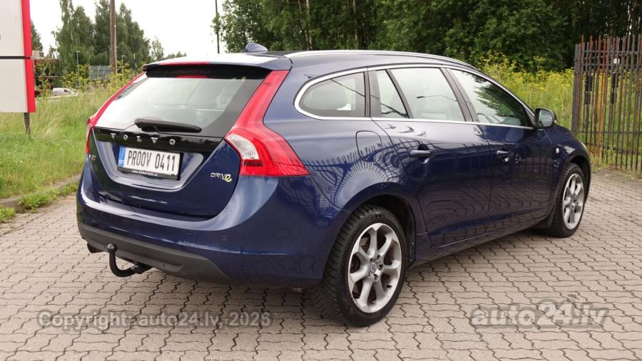 Zils Volvo V60 2012 Tartu, ar dzinēja tilpumu 1.60 L un nobraukumu 185 tūkst. km par 7790 €, foto 9 vietnē AUTOMOTO.COM.LV