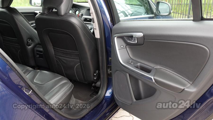 Zils Volvo V60 2012 Tartu, ar dzinēja tilpumu 1.60 L un nobraukumu 185 tūkst. km par 7790 €, foto 12 vietnē AUTOMOTO.COM.LV