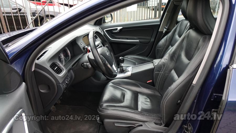 Zils Volvo V60 2012 Tartu, ar dzinēja tilpumu 1.60 L un nobraukumu 185 tūkst. km par 7790 €, foto 15 vietnē AUTOMOTO.COM.LV
