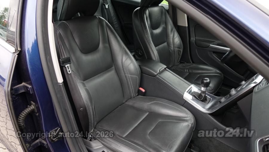 Zils Volvo V60 2012 Tartu, ar dzinēja tilpumu 1.60 L un nobraukumu 185 tūkst. km par 7790 €, foto 16 vietnē AUTOMOTO.COM.LV
