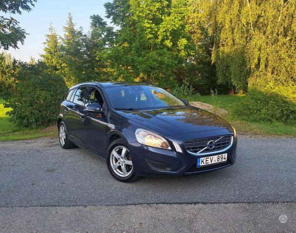 Blue Volvo V60 2012 in Marijampole, with an engine capacity of 1.56 L and mileage of 368 thousand km for 4600 €, photo 1 on AUTOMOTO.COM.LV