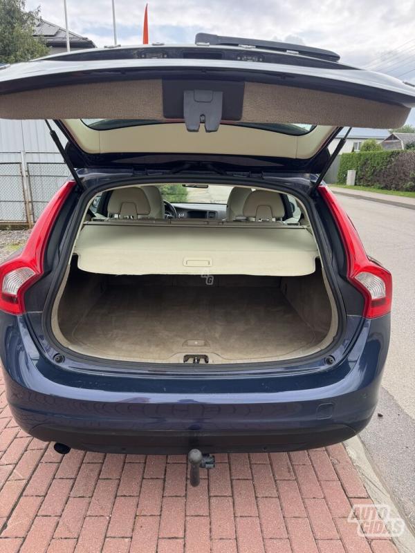 Zils Volvo V60 2012 Kauņa, ar dzinēja tilpumu 2.00 L un nobraukumu 239 tūkst. km par 4299 €, foto 5 vietnē AUTOMOTO.COM.LV