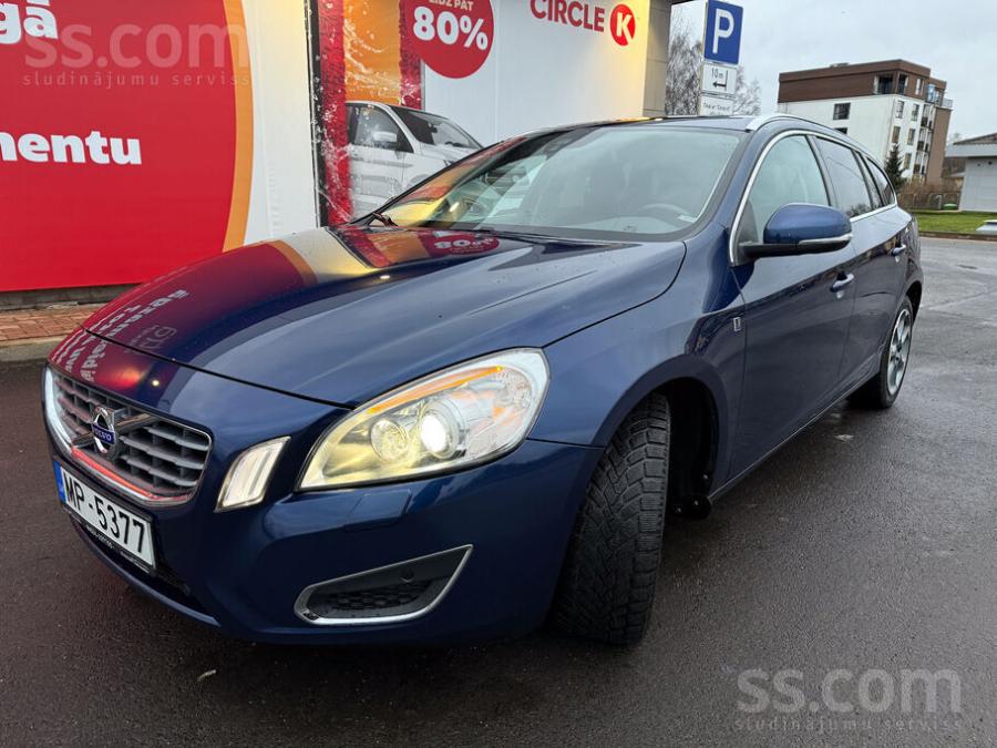 Blue Volvo V60 2012 in Riga, with an engine capacity of 2.00 L and mileage of 284 thousand km for 5800 €, photo 3 on AUTOMOTO.COM.LV