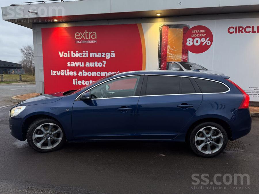 Blue Volvo V60 2012 in Riga, with an engine capacity of 2.00 L and mileage of 284 thousand km for 5800 €, photo 4 on AUTOMOTO.COM.LV
