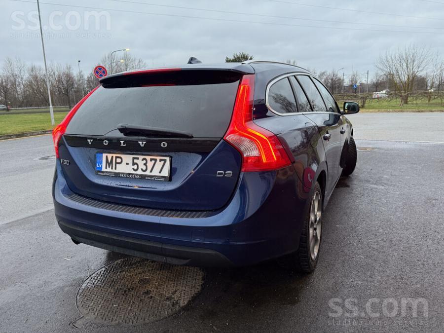 Blue Volvo V60 2012 in Riga, with an engine capacity of 2.00 L and mileage of 284 thousand km for 5800 €, photo 5 on AUTOMOTO.COM.LV