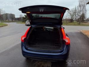 Blue Volvo V60 2012 in Riga, with an engine capacity of 2.00 L and mileage of 284 thousand km for 5800 €, photo 6 on AUTOMOTO.COM.LV