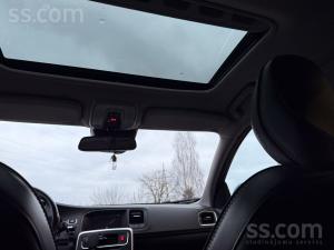 Blue Volvo V60 2012 in Riga, with an engine capacity of 2.00 L and mileage of 284 thousand km for 5800 €, photo 10 on AUTOMOTO.COM.LV