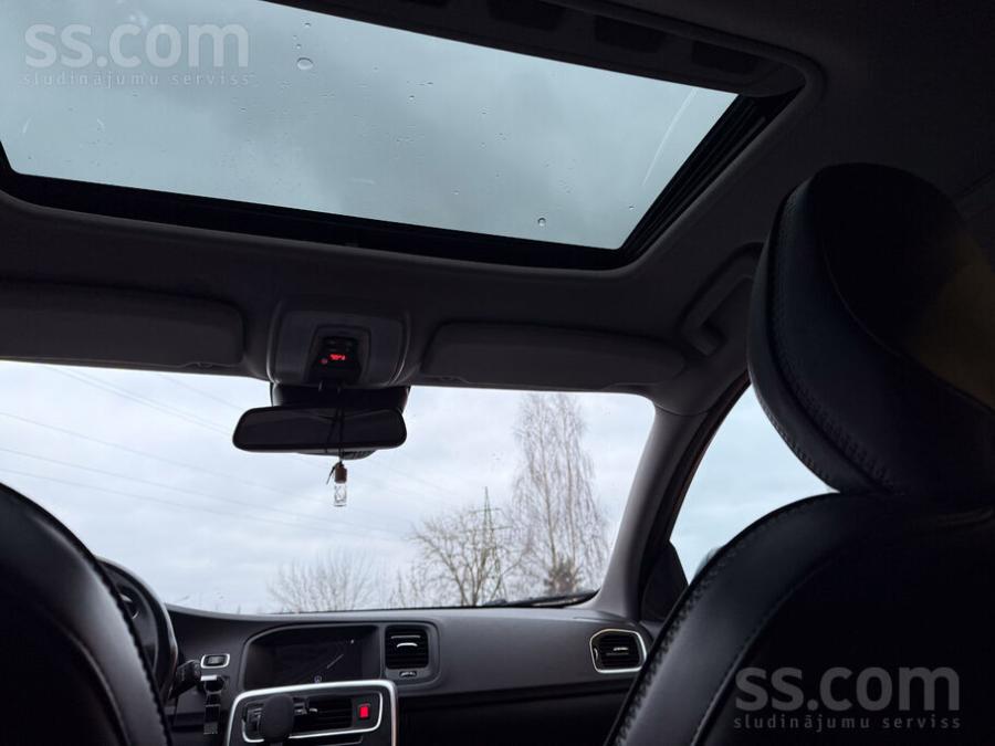 Blue Volvo V60 2012 in Riga, with an engine capacity of 2.00 L and mileage of 284 thousand km for 5800 €, photo 10 on AUTOMOTO.COM.LV